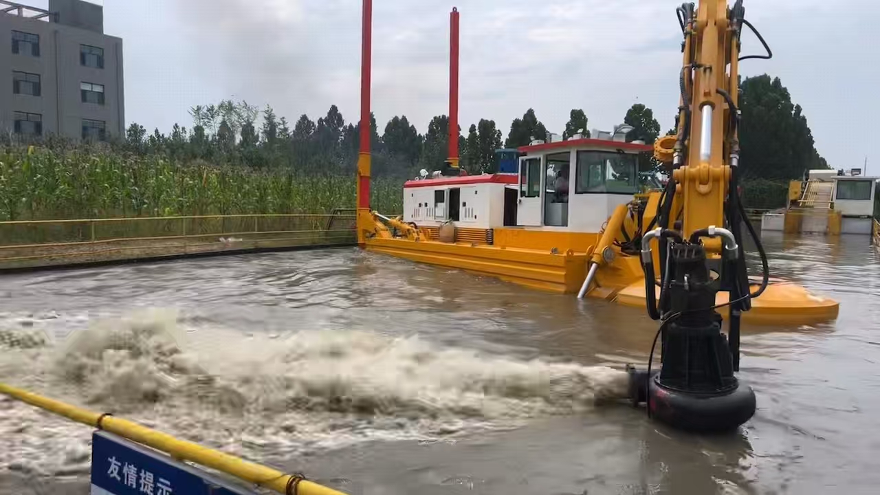 SCO HID Shipyard's new amphibious multipurpose dredger is undergoing ...